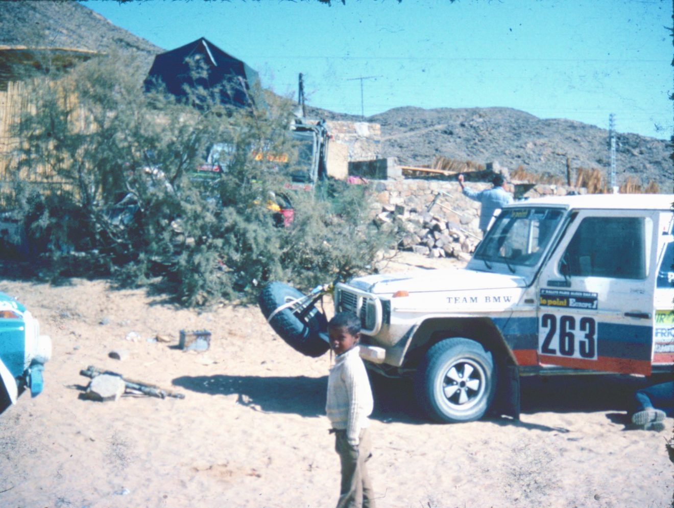 Jean Castera, the little big man. - Jef le Saltimbanque